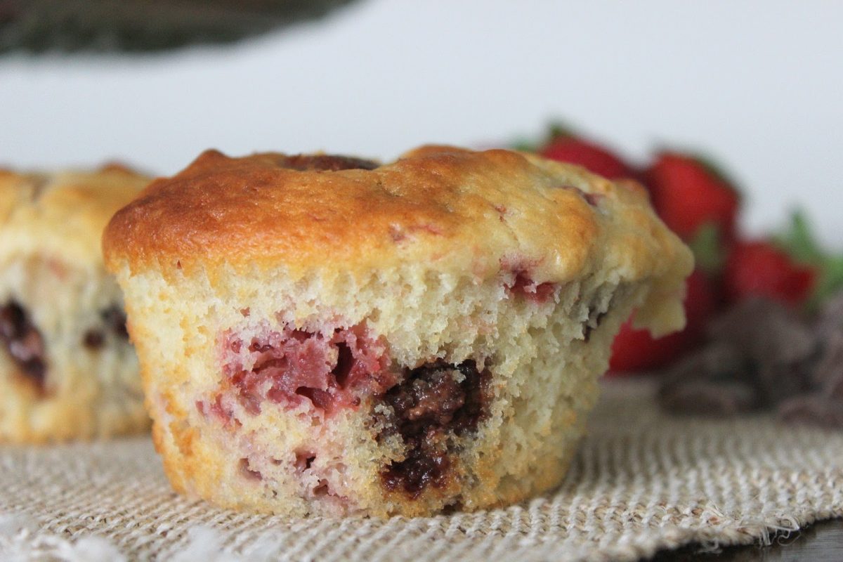 Muffins Με Φράουλα Και Σταγόνες Σοκολάτας - Γιώργος Γούλας ...